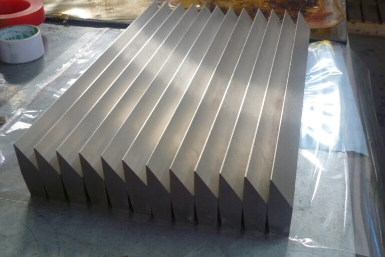 How Does Blade Geometry Affect Granulator Cutting Performance?